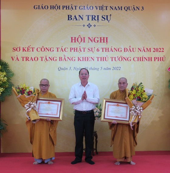 PM grants certificates of merit to District 3’s VBS, Buddhist monks ...