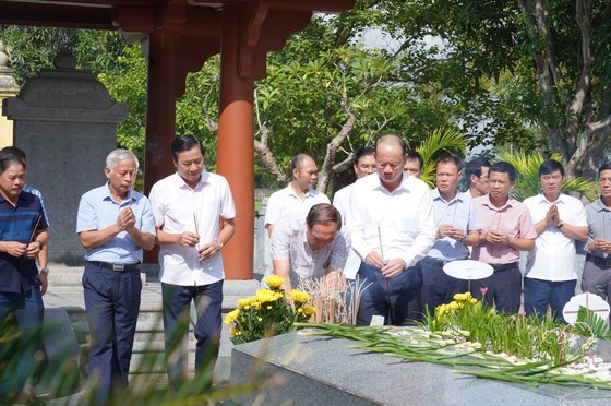Ha Tinh celebrates great poet Nguyen Du's 203rd death anniversary ...