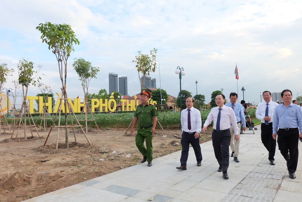 Thu Duc City inaugurates riverside park | SGGP English Edition