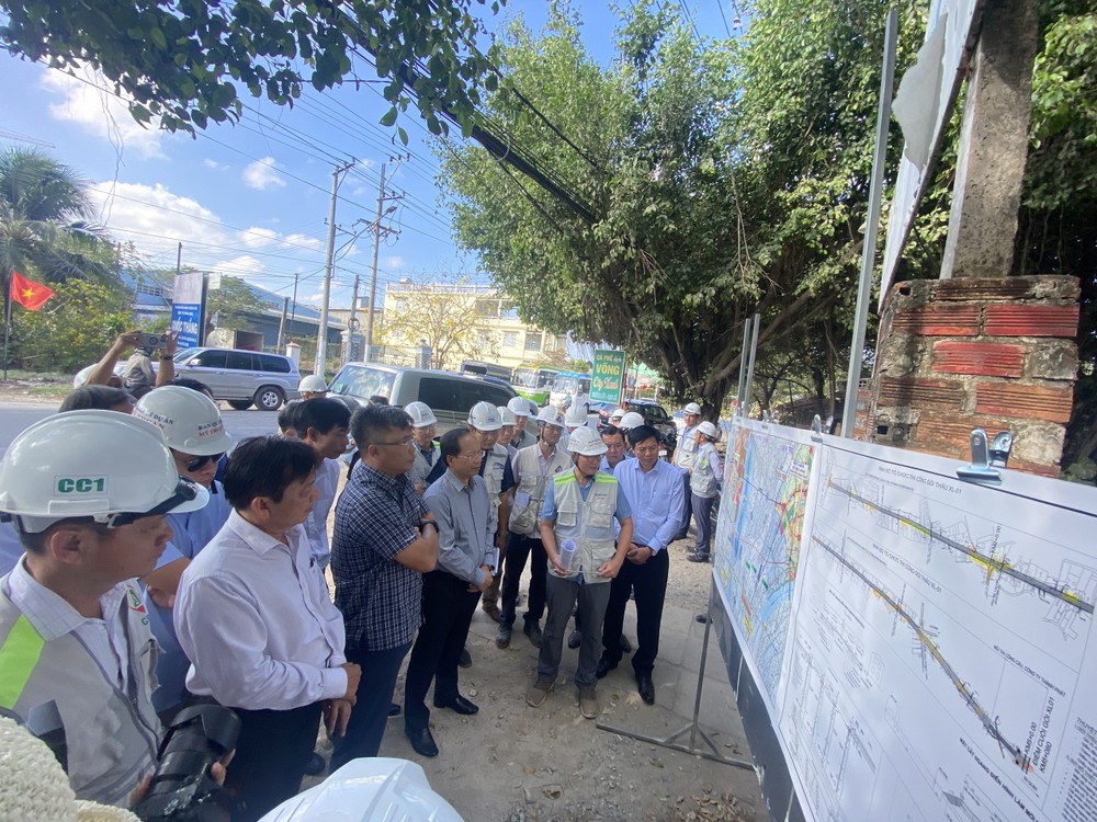 Tien Giang asked to hand over land to Rach Mieu Bridge 2 project in Q1 ...