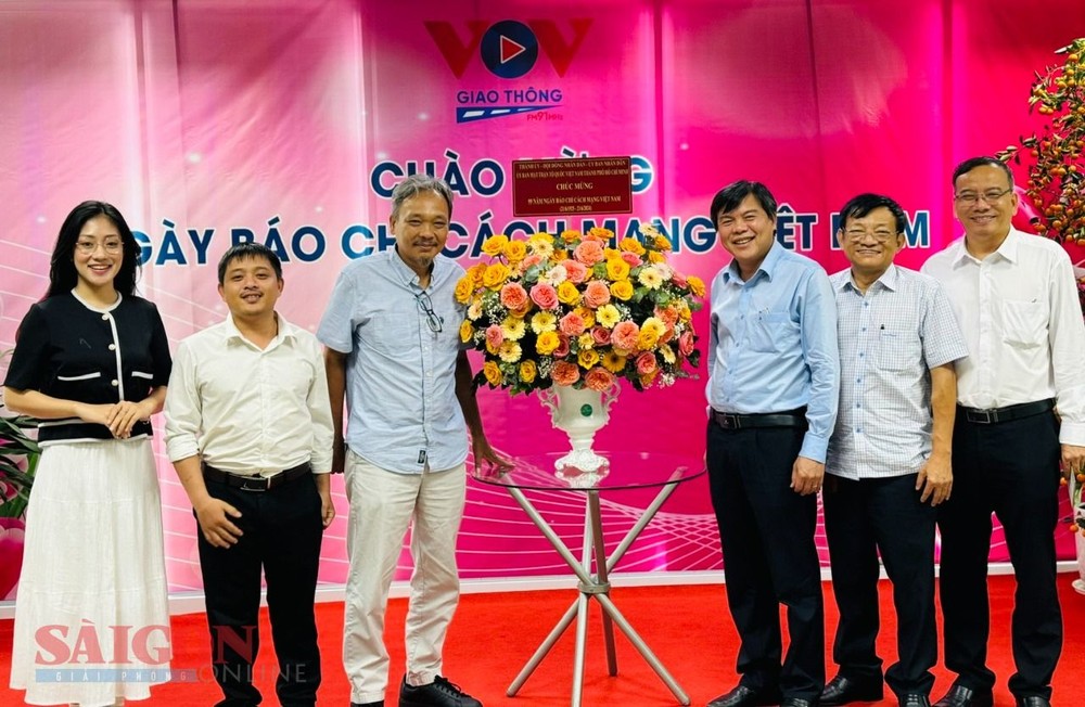 HCMC’s Propaganda, Education Board leader congratulates press agencies ...