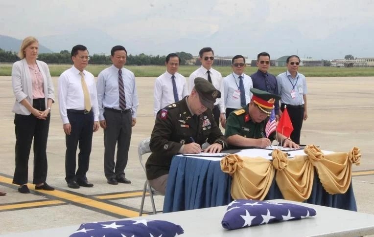 Vietnam, US step up post-war recovery cooperation | SGGP English Edition