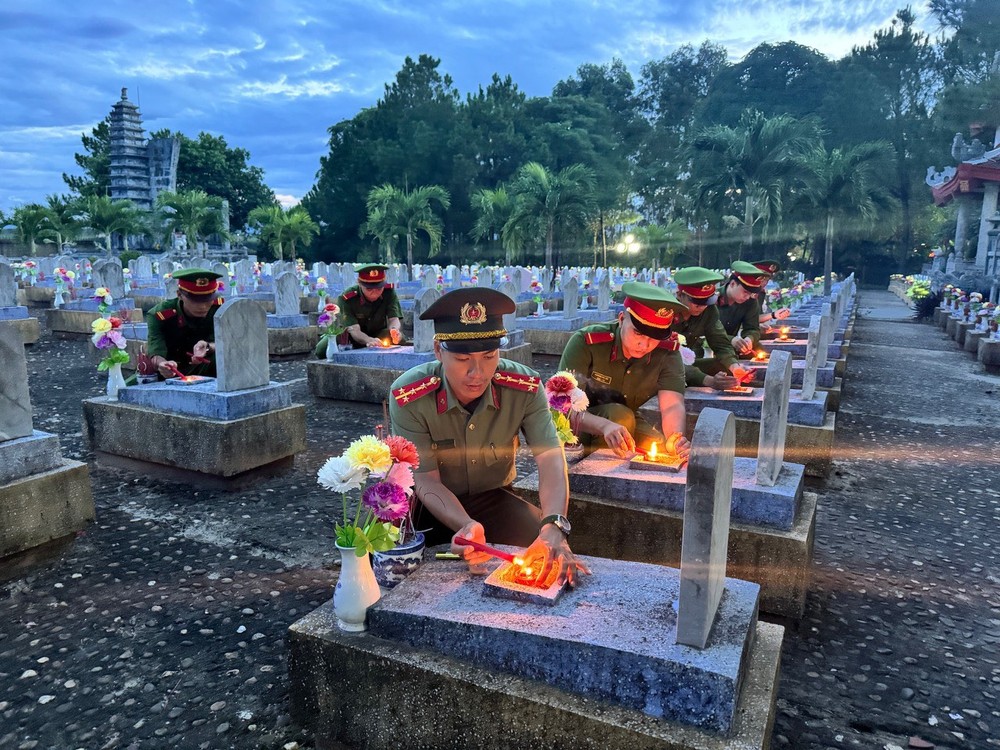 Crowds flock to sacred land of Quang Tri to pay tribute to fallen soldiers | SGGP English Edition