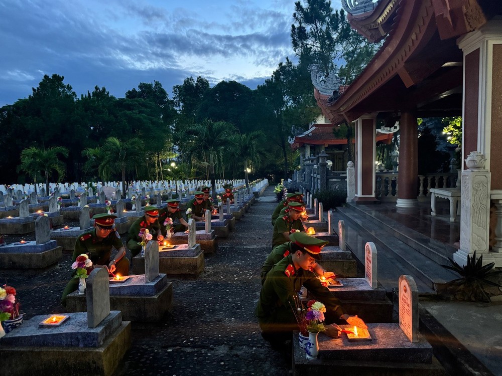 Crowds flock to sacred land of Quang Tri to pay tribute to fallen ...