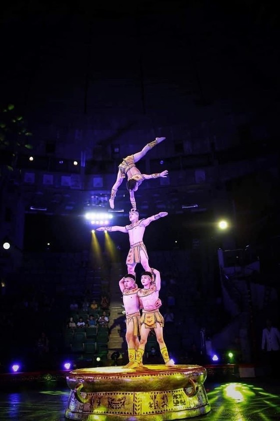 Vietnamese, Laotian artists join circus performance celebrating ...